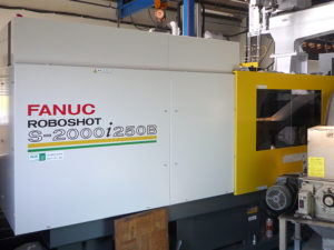 射出成形機 | 設備案内 | ファインモールド株式会社